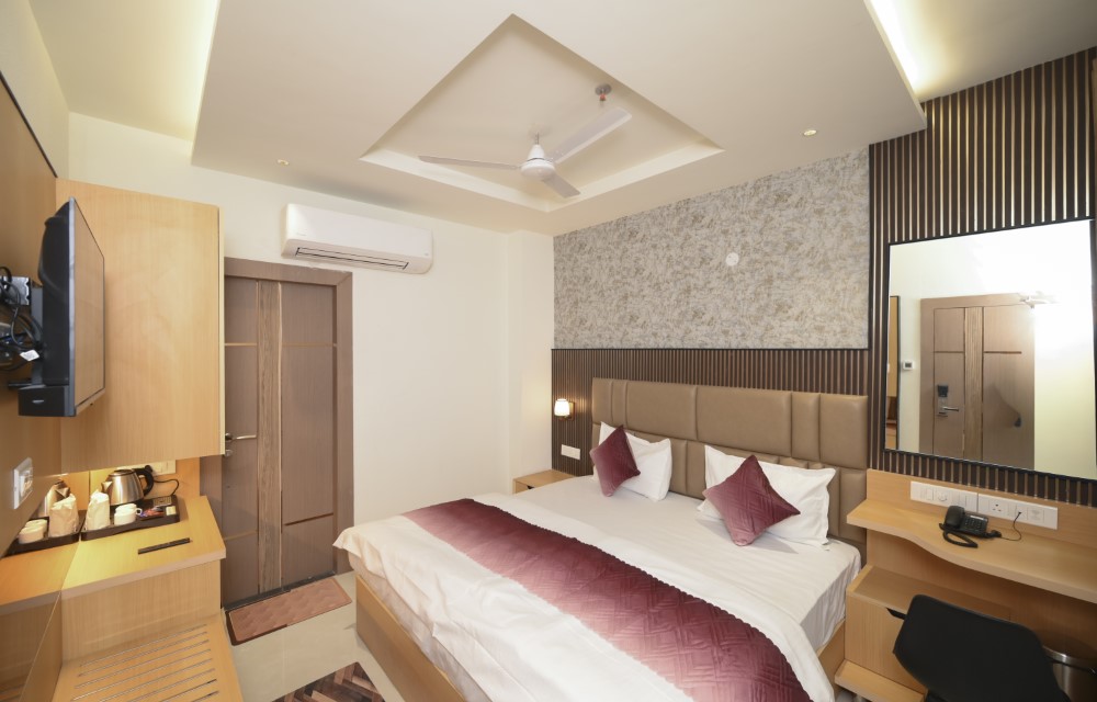 Deluxe Queen Room | Rooms available at Hotel Somnath Palace Hotel in ...